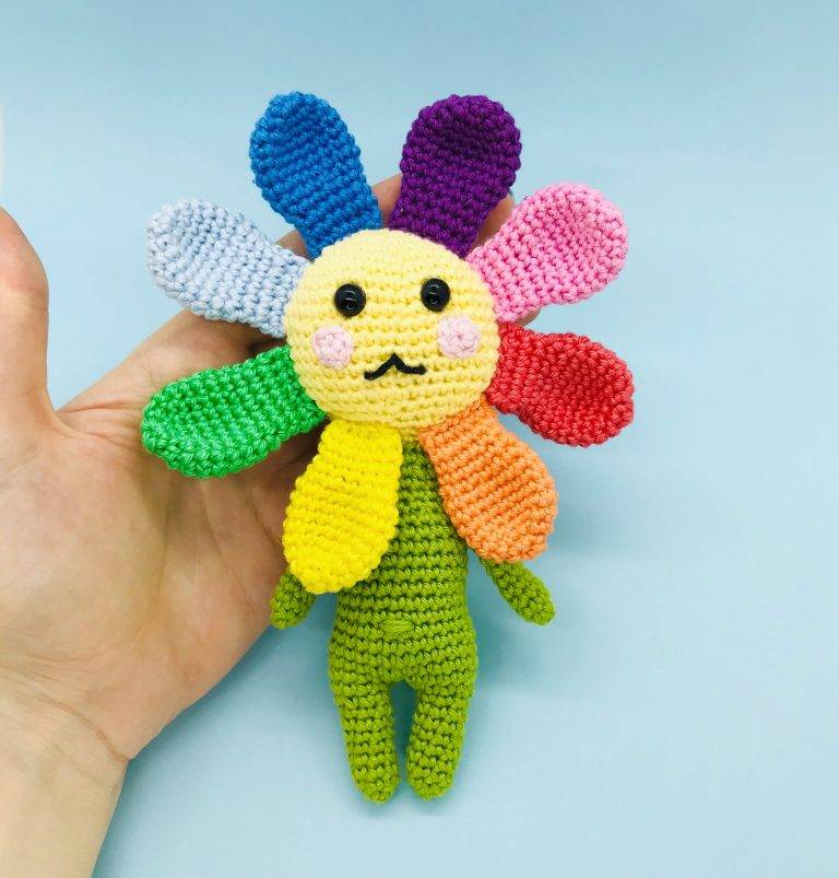 Crochet Flower ring - Free crochet pattern - My Rainbow Crochet