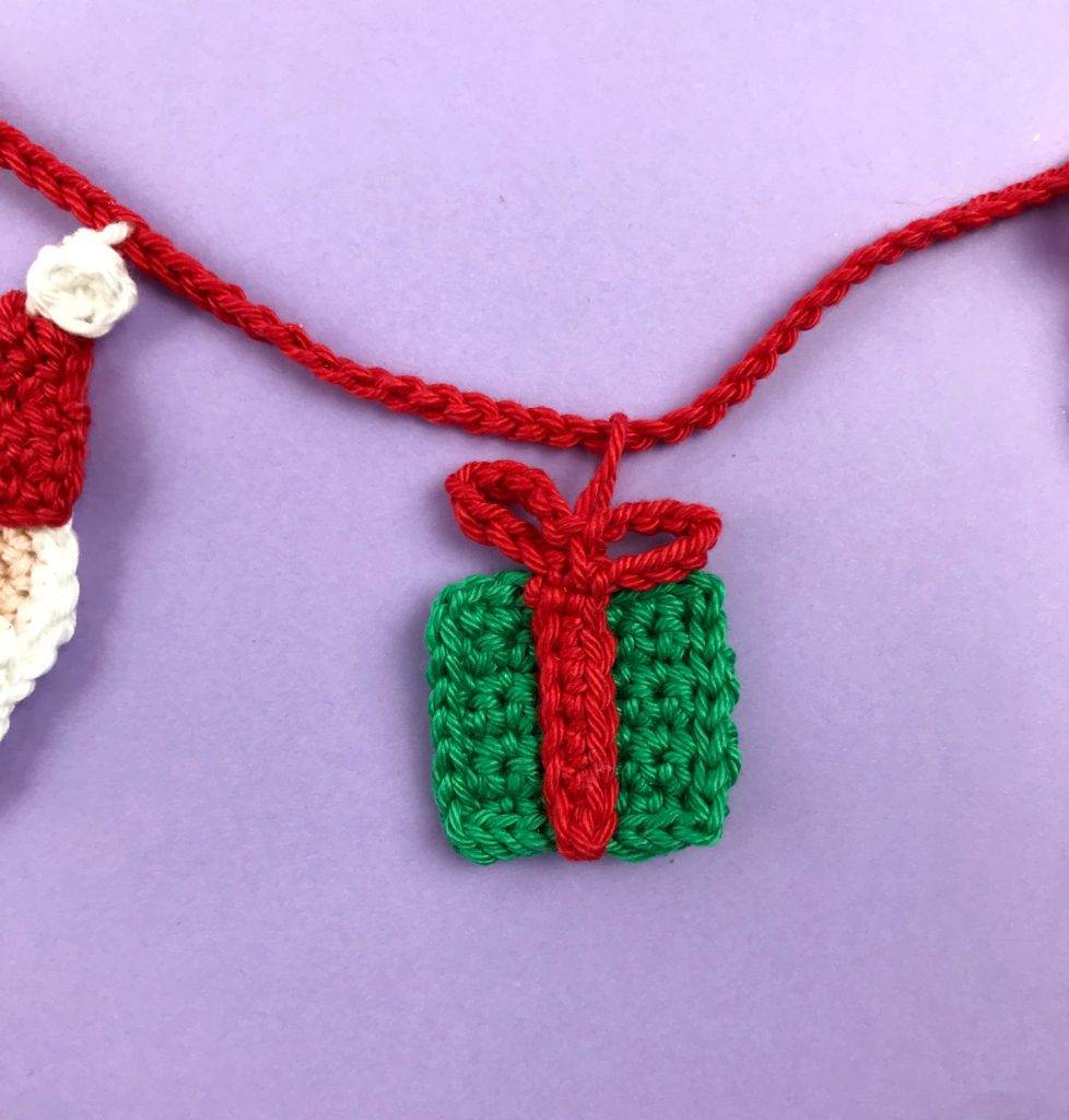 Santa Claus Garland - Crochet pattern decoration - My Rainbow Crochet