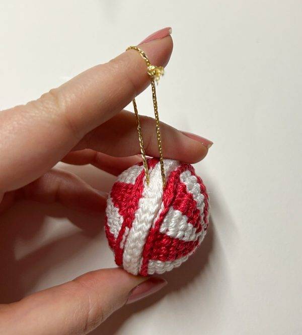 Candy cane Macaron- FREE crochet pattern - My Rainbow Crochet